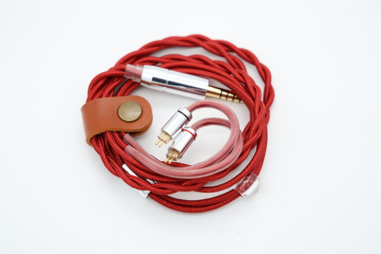 NICEHCK RedAg：4N純銀線+赤布皮膜！見た目と使い勝手の良さを両立した、イヤホンの性能を底上げするケーブル | 耳にとり天