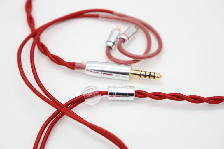 NICEHCK RedAg：4N純銀線+赤布皮膜！見た目と使い勝手の良さを両立した、イヤホンの性能を底上げするケーブル | 耳にとり天